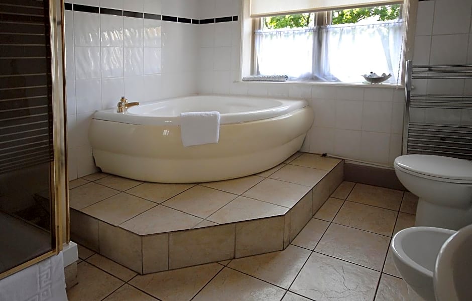 Tree Hotel at Iffley