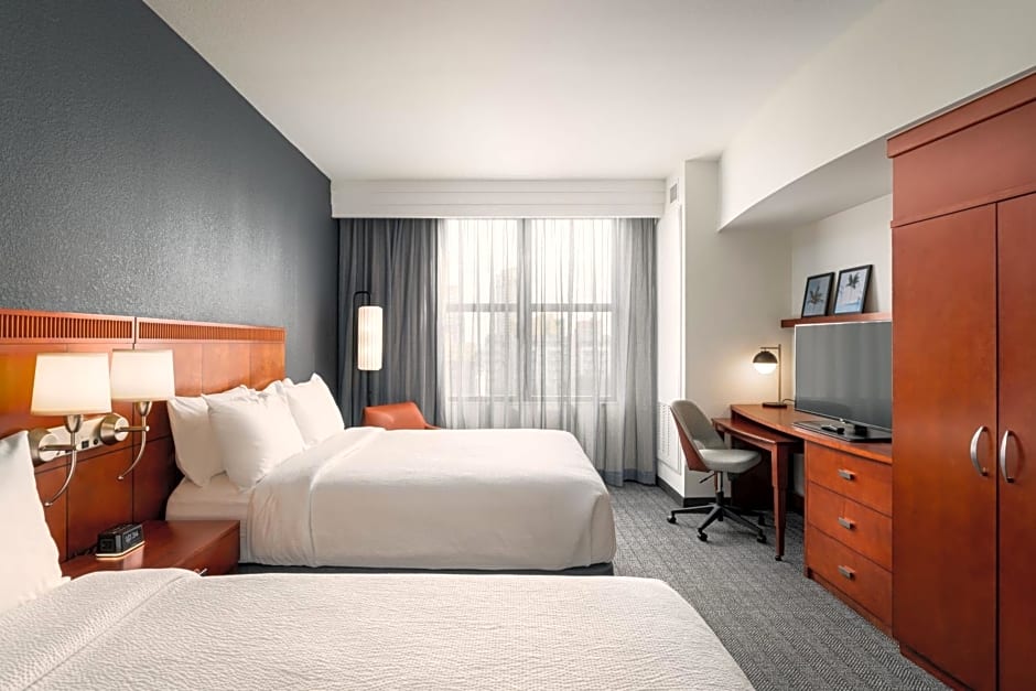 Courtyard by Marriott St. Petersburg Downtown | Reservations Center