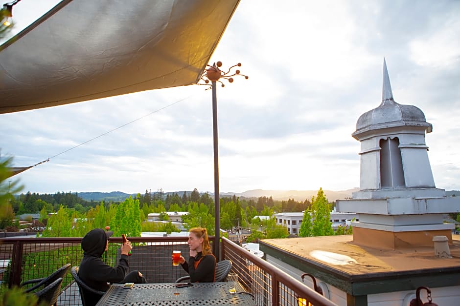 McMenamins Hotel Oregon