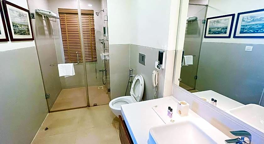 Acron Waterfront Resort