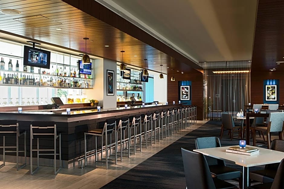 Renaissance by Marriott Baltimore Harborplace Hotel