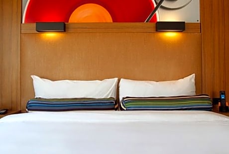 Aloft Seattle SeaTac Airport - Guest Reservations