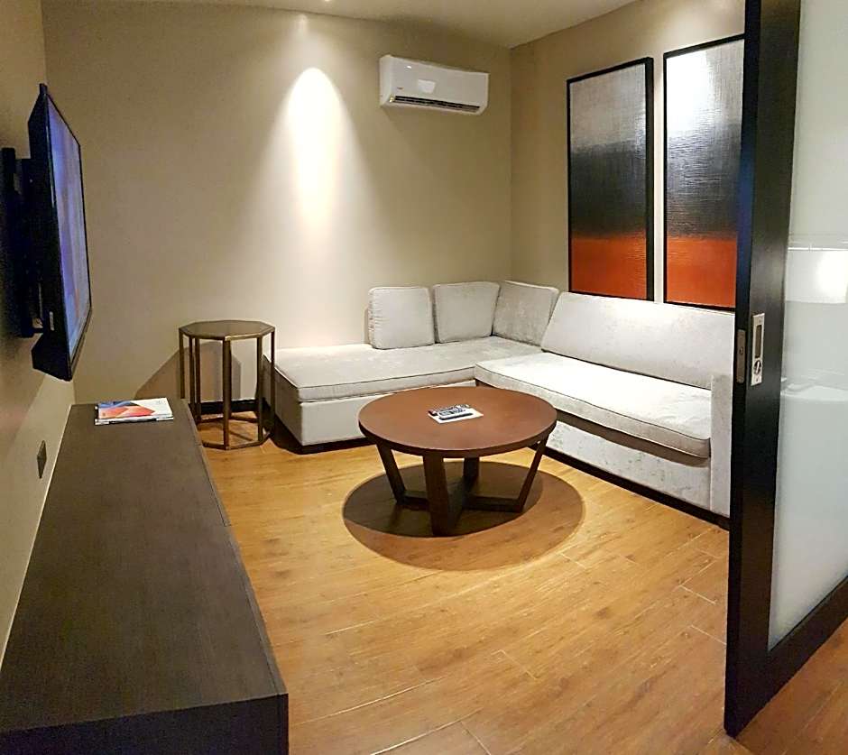 Subic Bay Travelers Hotel