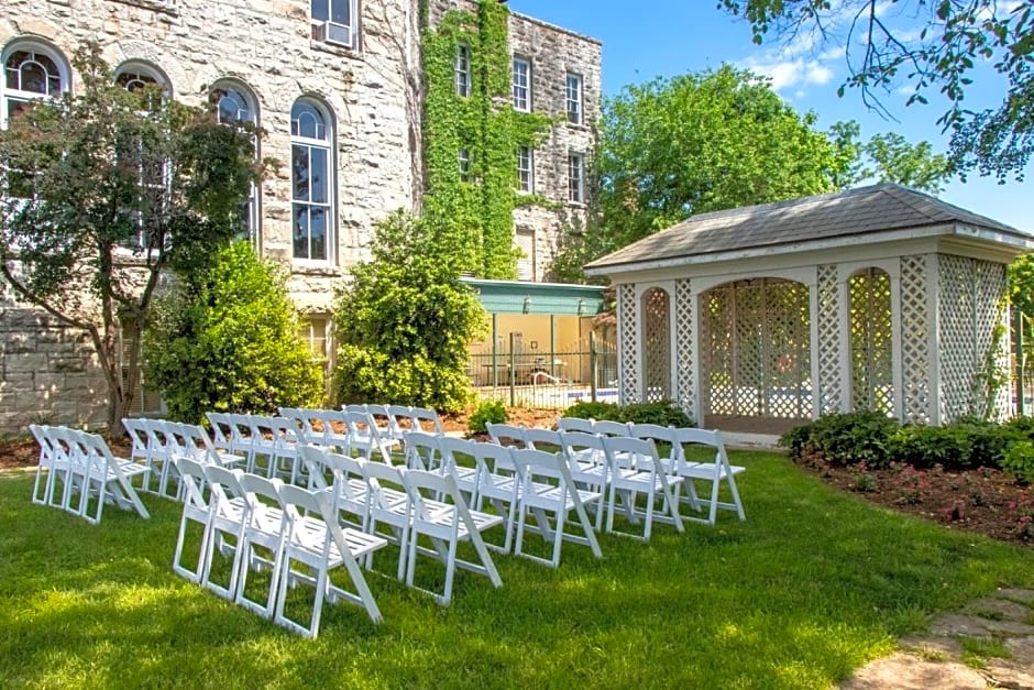 1886 Crescent Hotel and Spa