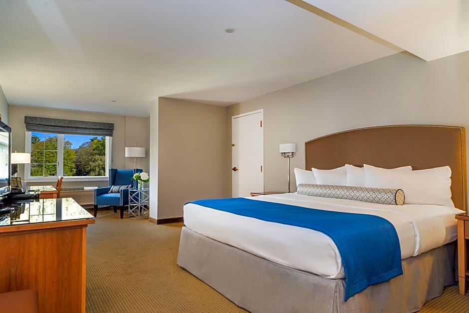 Water's Edge Resort & Spa