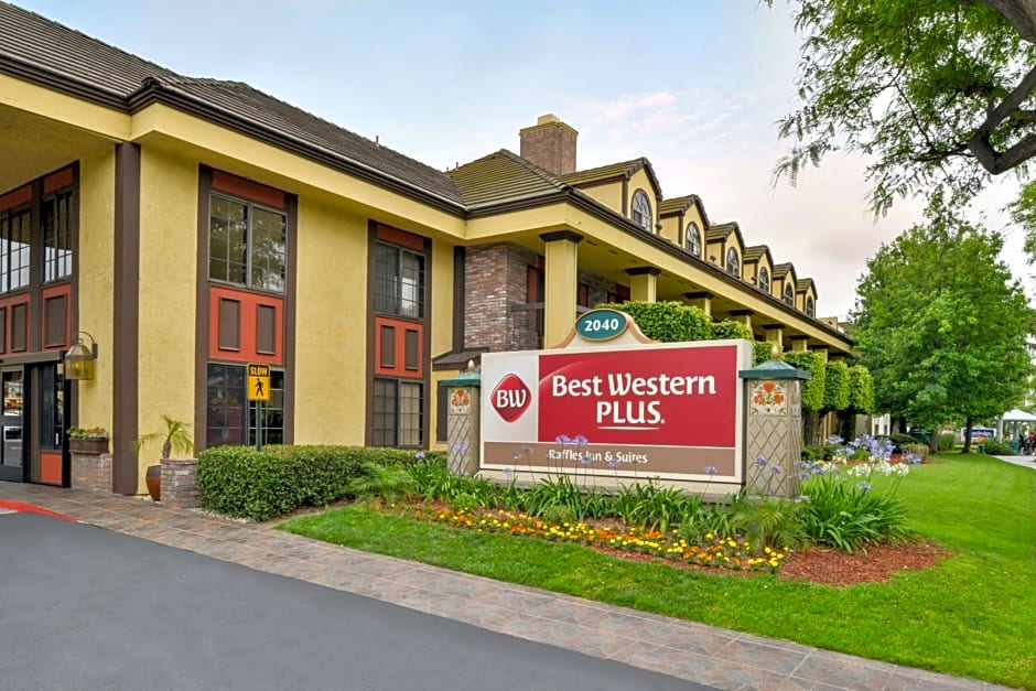 Best Western Plus Raffles Inn & Suites