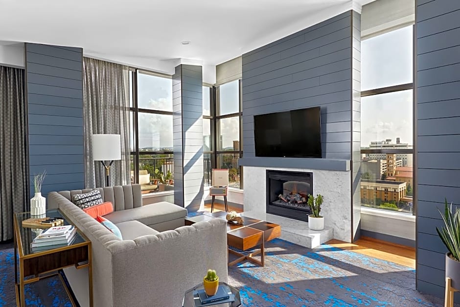 Hutton Hotel - Guest Reservations