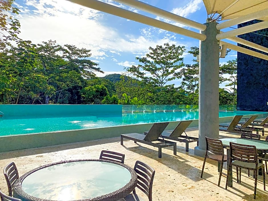 Summit Rainforest & Golf Resort