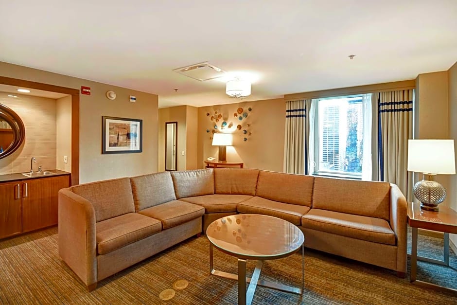 Embassy Suites by Hilton Chicago Magnificent Mile