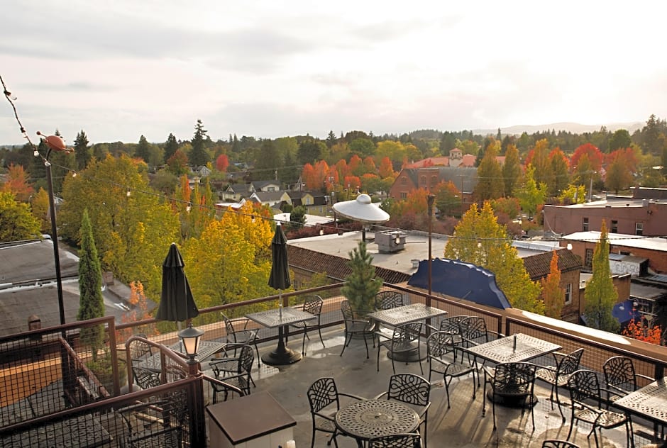 McMenamins Hotel Oregon