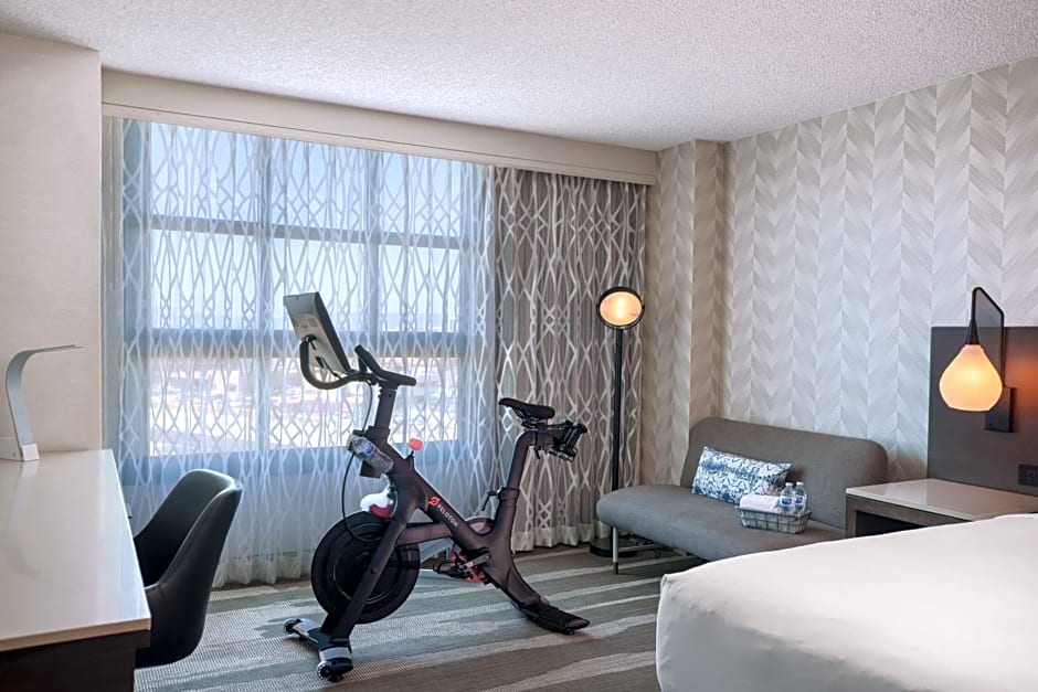 Renaissance Los Angeles Airport Hotel