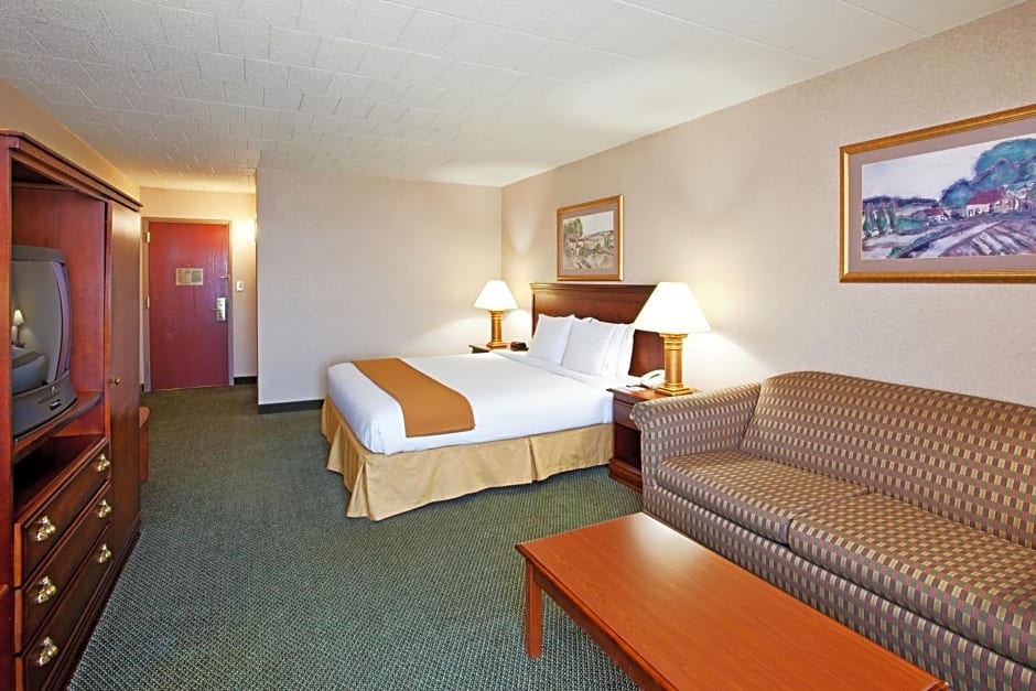 Holiday Inn Express and Suites Pittsburgh West Mifflin, an IHG Hotel ...