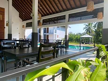 lion gate hotel sigiriya