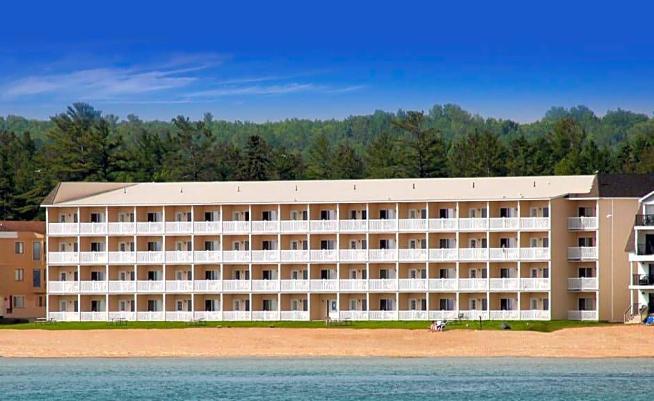 Mackinaw Beach And Bay All Suites Resort