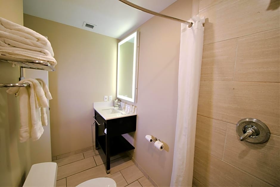 Radisson Resort At The Port