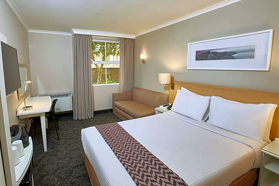 StayEasy Century City