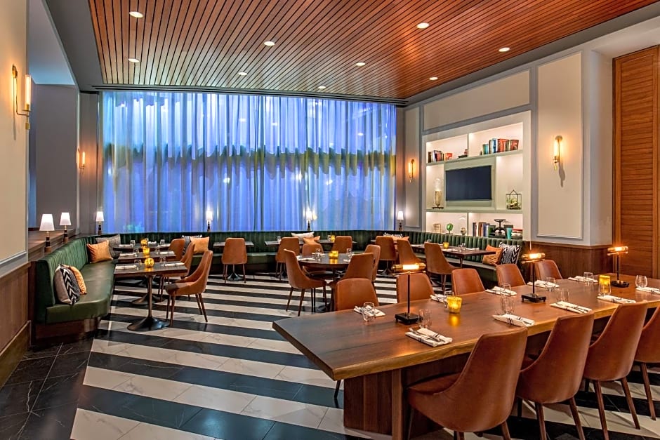 Renaissance Boston Seaport Hotel