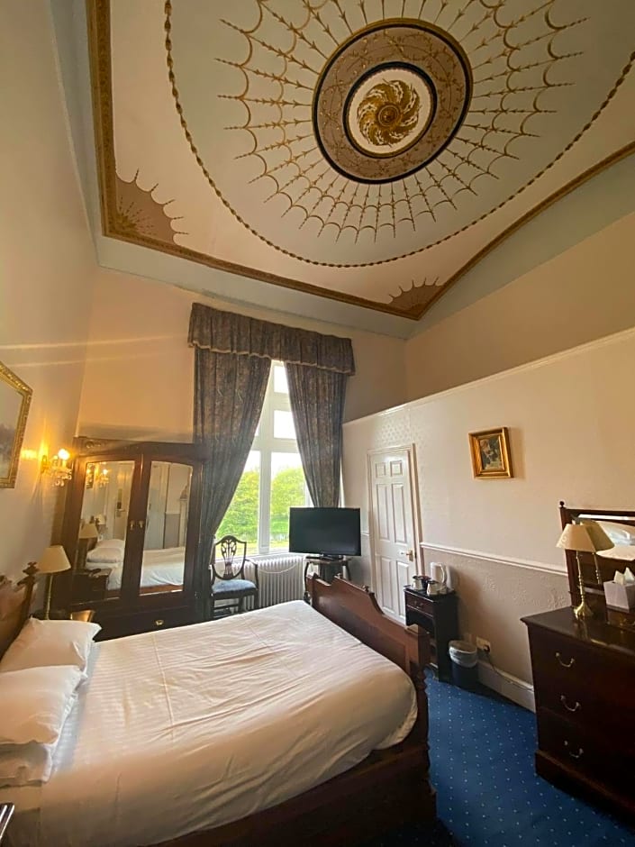 Cave Castle Hotel & Country Club