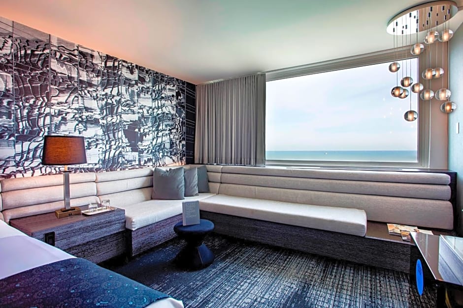 W Chicago - Lakeshore