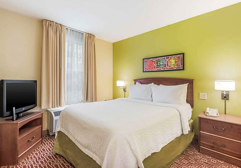 Birch Hills Suites - Blue Ash