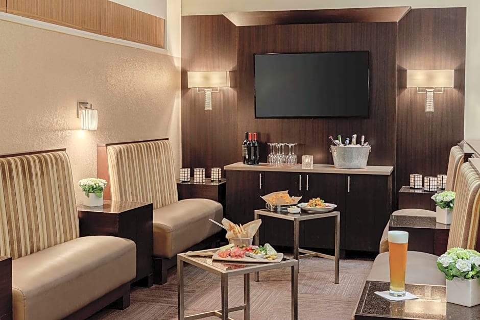 DoubleTree Suites By Hilton Boston - Cambridge