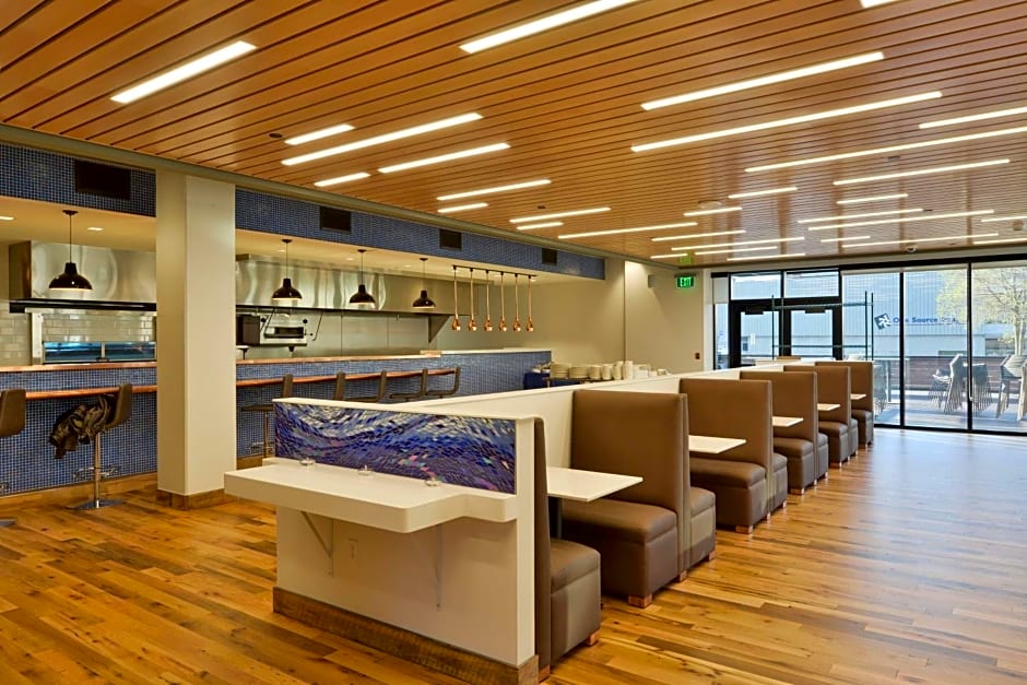 The Lismore Hotel Eau Claire - a DoubleTree by Hilton | Reservations Center