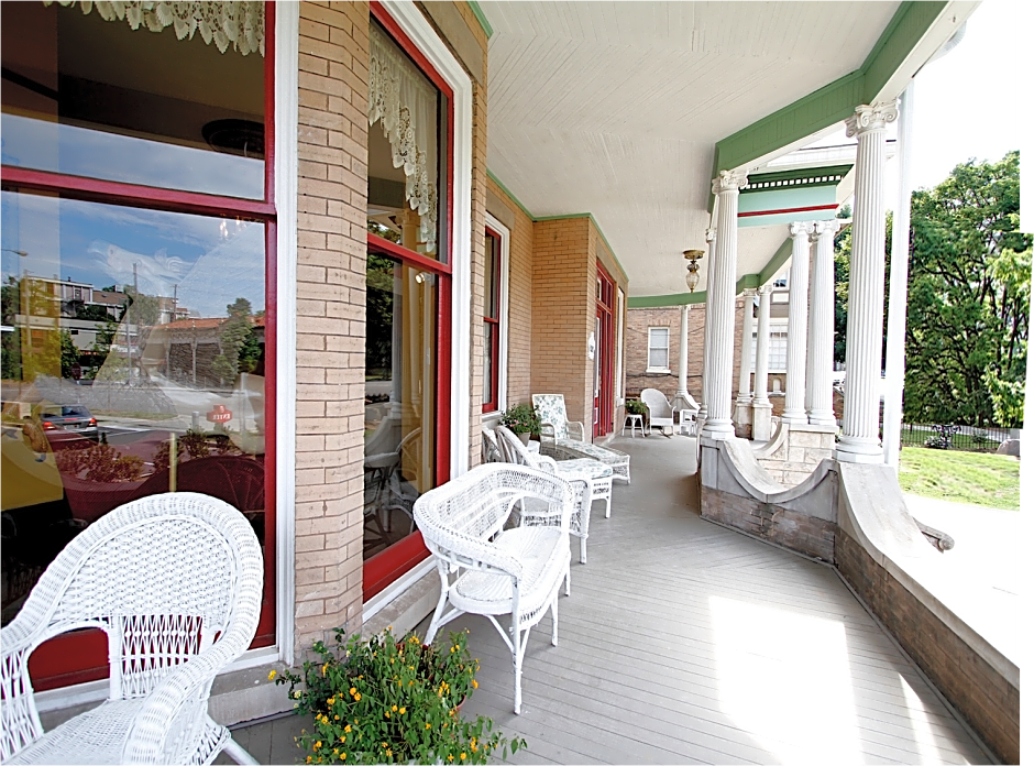 Hassinger Daniels Mansion Bed and Breakfast