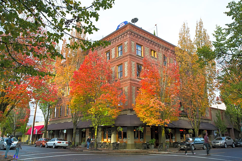 McMenamins Hotel Oregon
