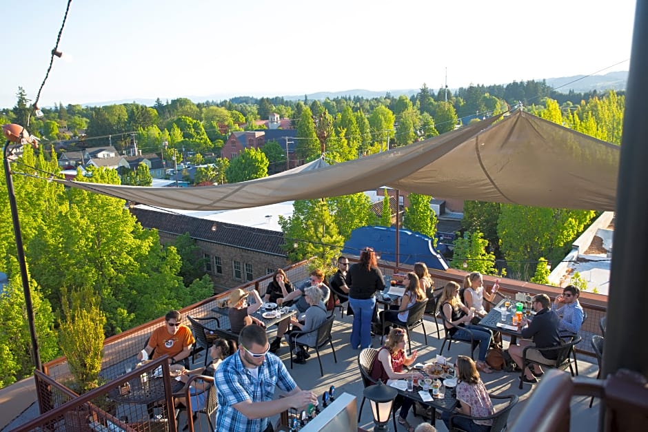 McMenamins Hotel Oregon