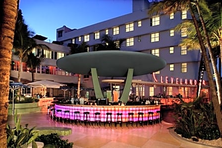 clevelander hotel pool