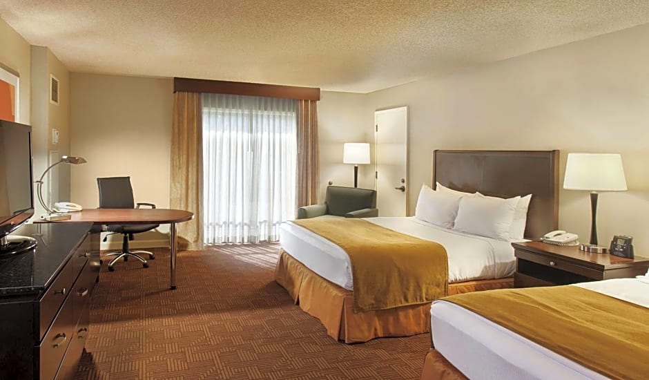 DoubleTree By Hilton Sacramento | Reservations Center